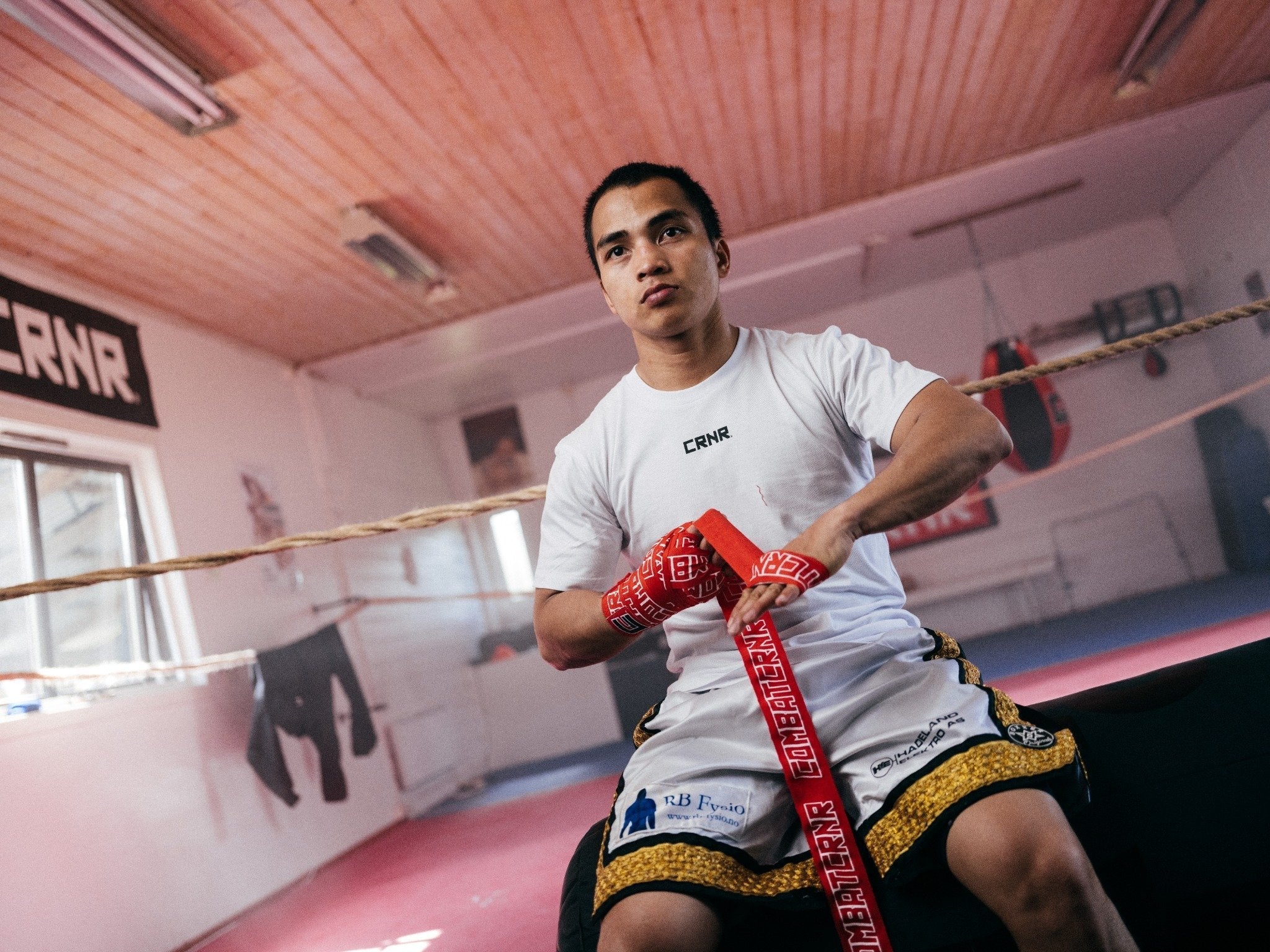 Slik wrapper du hendene riktig før MMA og boksing | Combat Corner ...