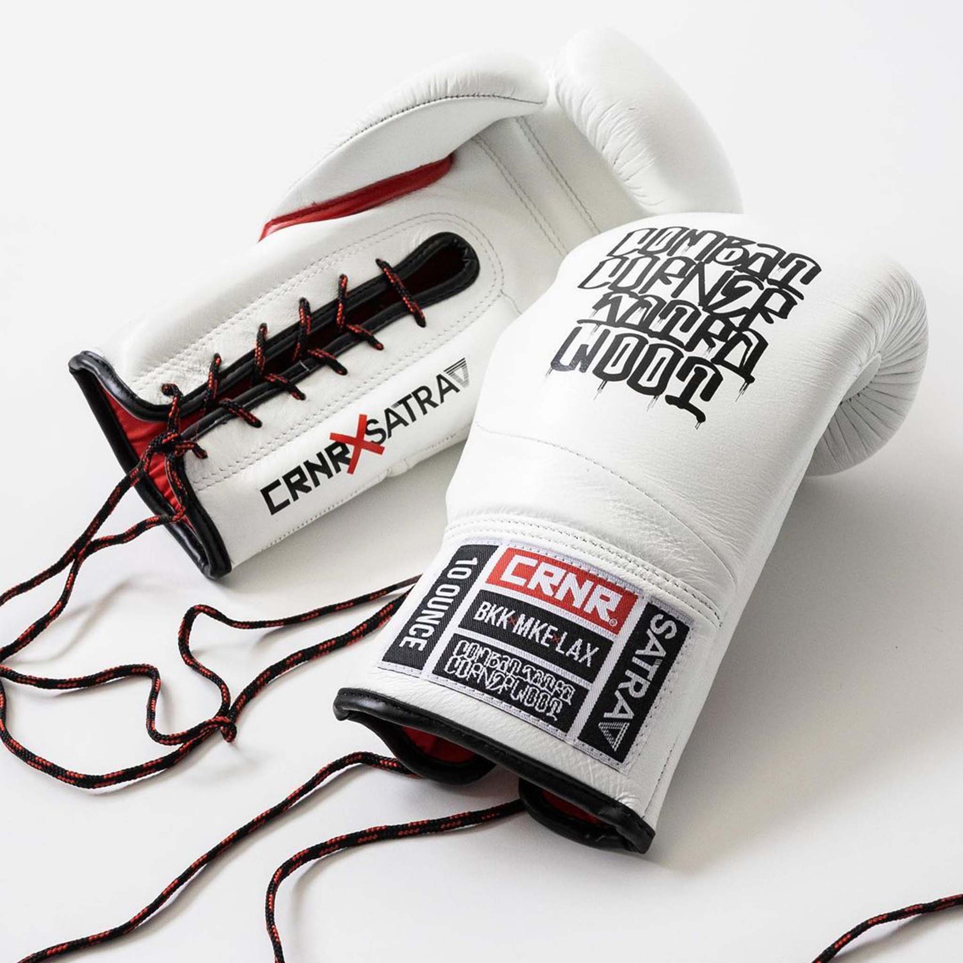 CRNR X SATRAA LTD BOKSEHANSKER - Hvit – Combat Corner Norge